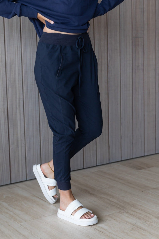 JOEY Pants Navy – A L E X A N D R A