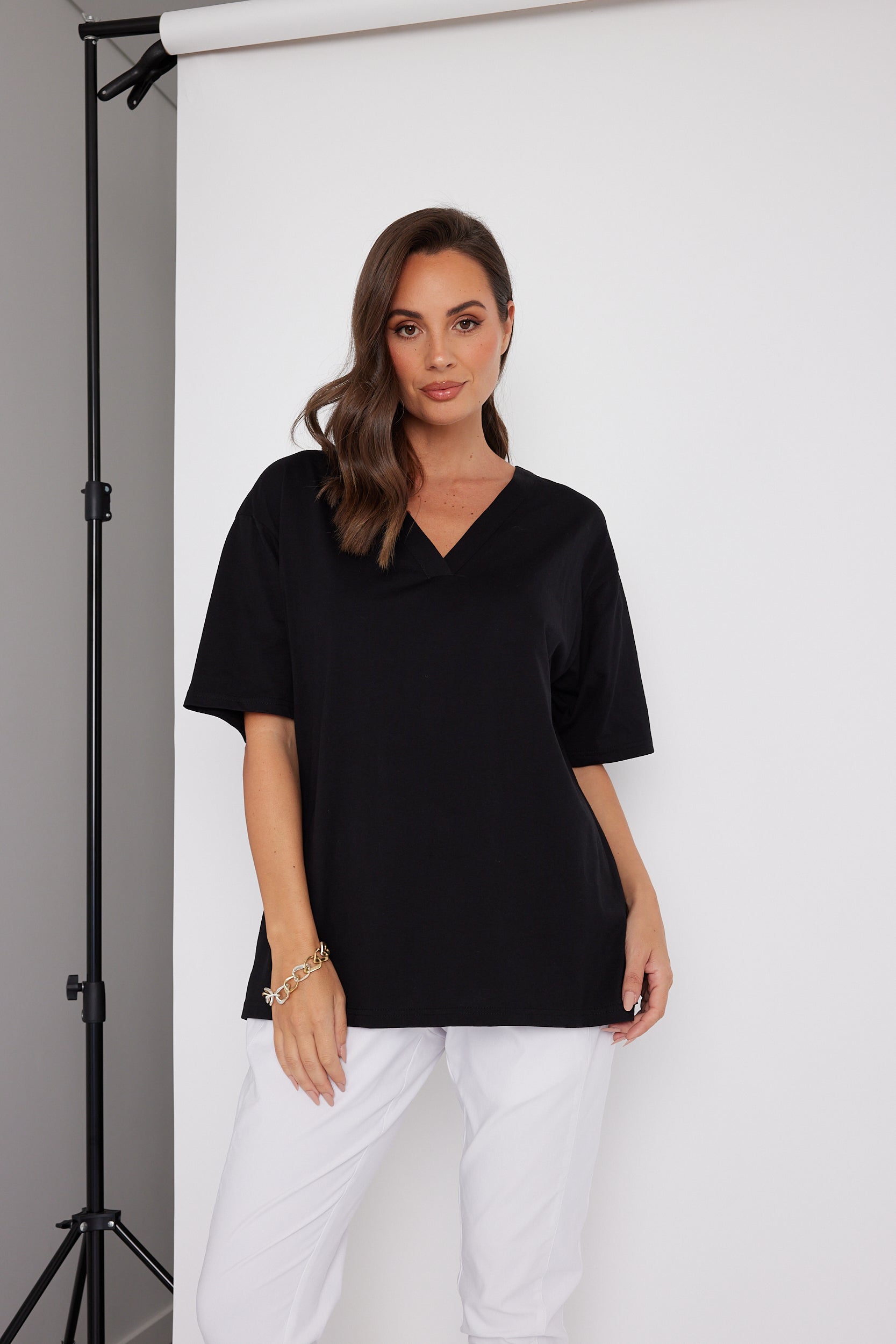 NIX V-Neck T-Shirt Black – A L E X A N D R A